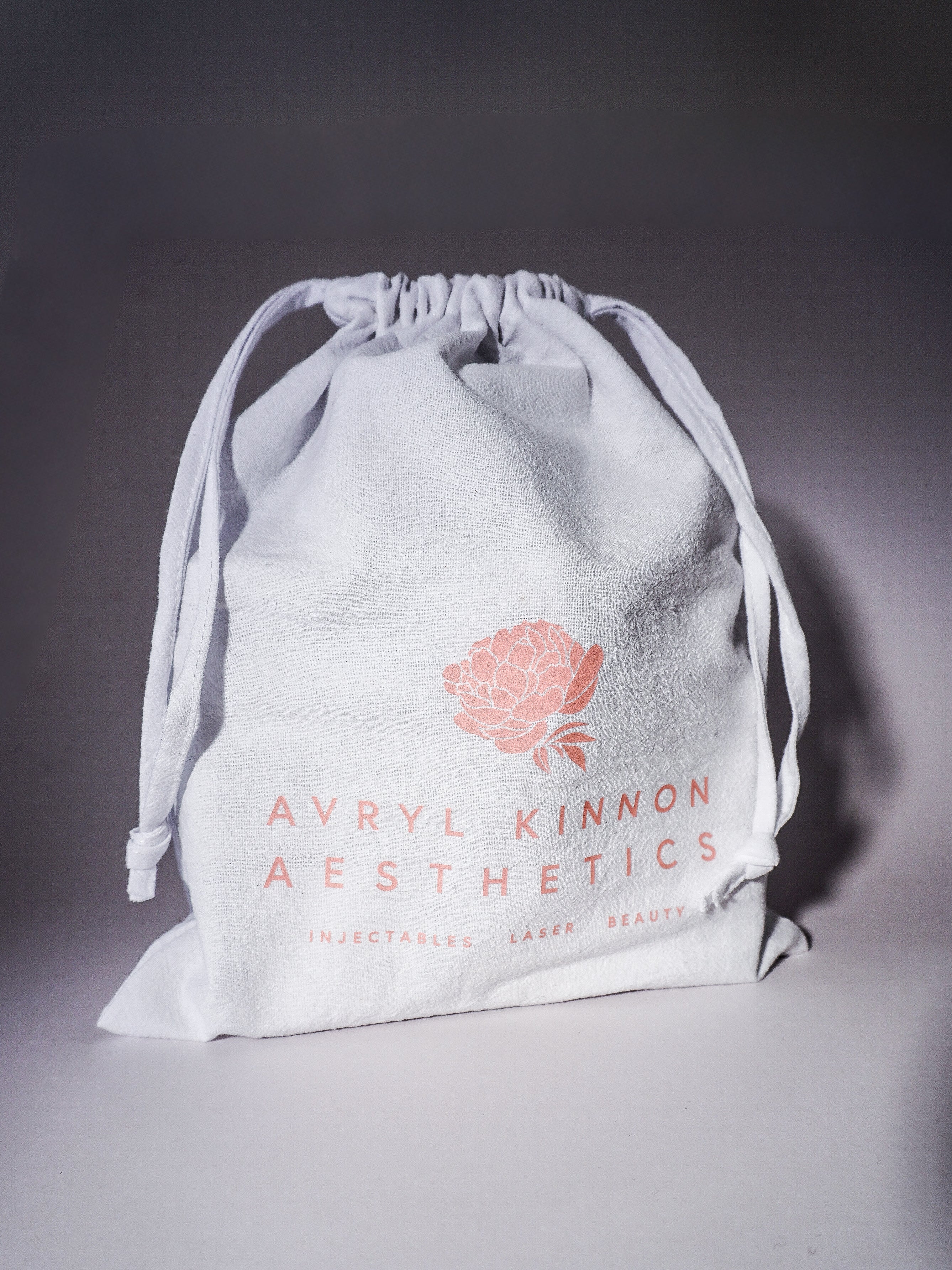 AKA COSMETICS TRAVEL BAG – Avryl Kinnon Aesthetics
